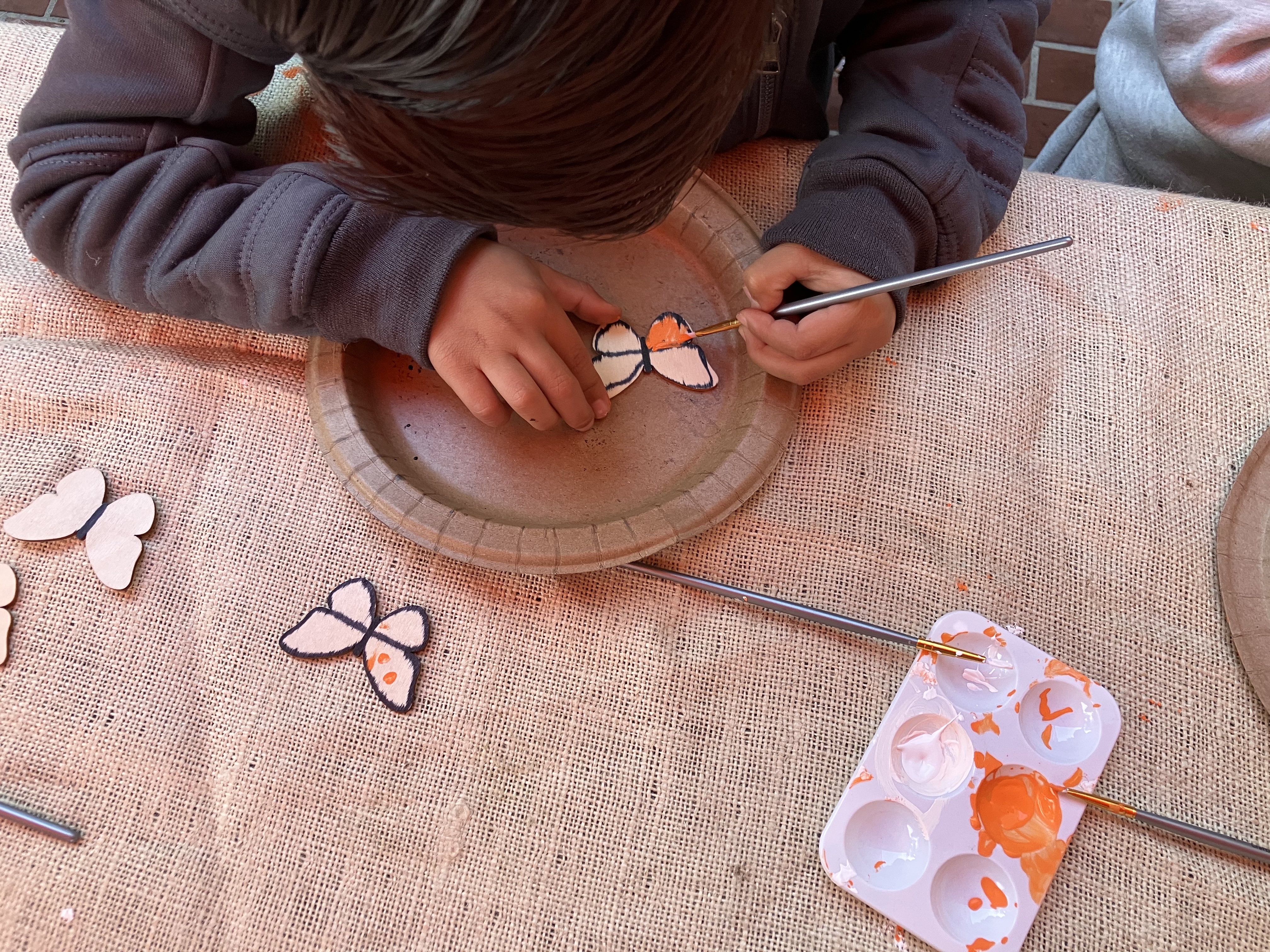 What is Dia de los Muertos and how does it connect to monarch butterflies?